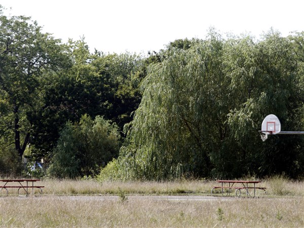 Class-action suit alleges cancer cluster, park ties | The Blade