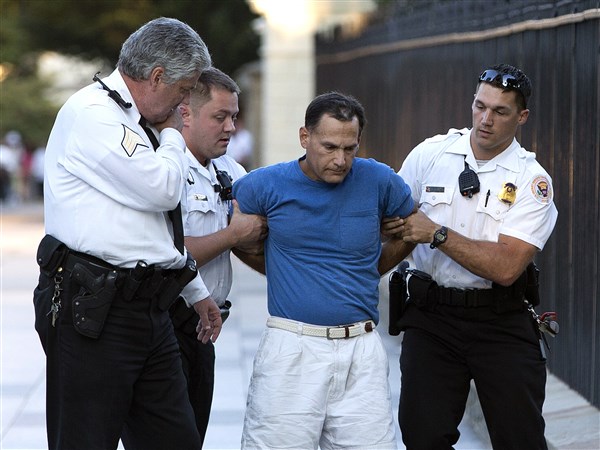 Man arrested in front of White House | The Blade