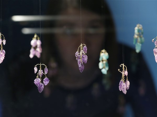 Cheapside Hoard puts 17th-century bling on display | The Blade