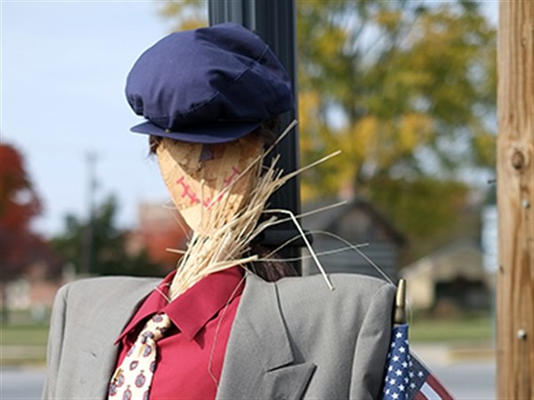 Scarecrows put welcome mat out to draw attention | The Blade