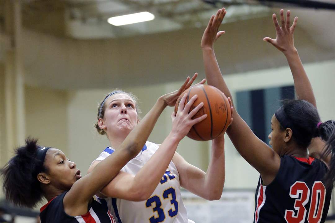 Rogers girls win district - The Blade