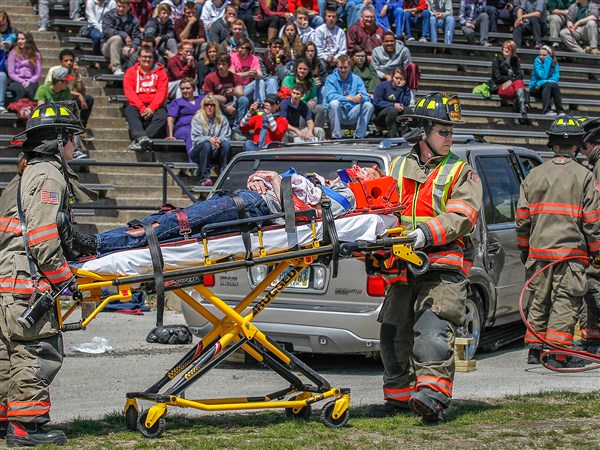 Mock accident shows students on perils of DUI | The Blade