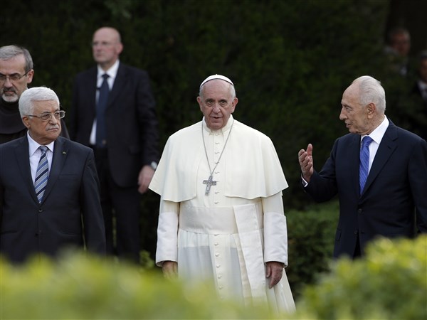 Pope wades into Mideast peace-making with Israeli-Palestinian prayer ...