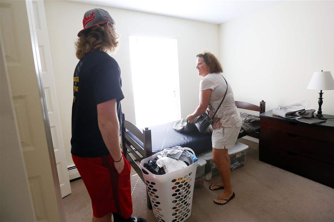 Move-In Day at Lourdes University - The Blade