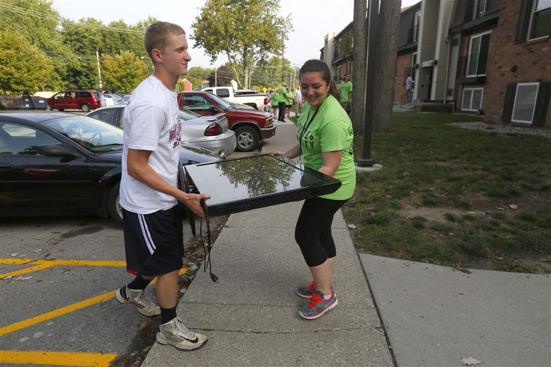 Move-In Day at Lourdes University - The Blade