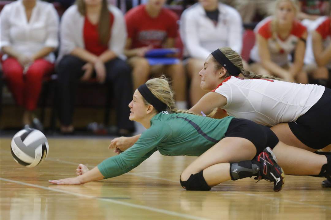 IN PICTURES: Clay volleyball defeats Central Catholic - The Blade