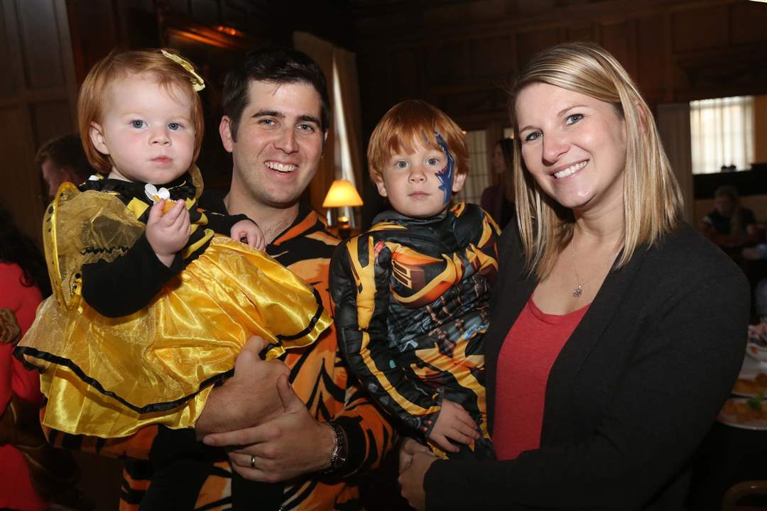 On the Town: 11-2 - The Blade