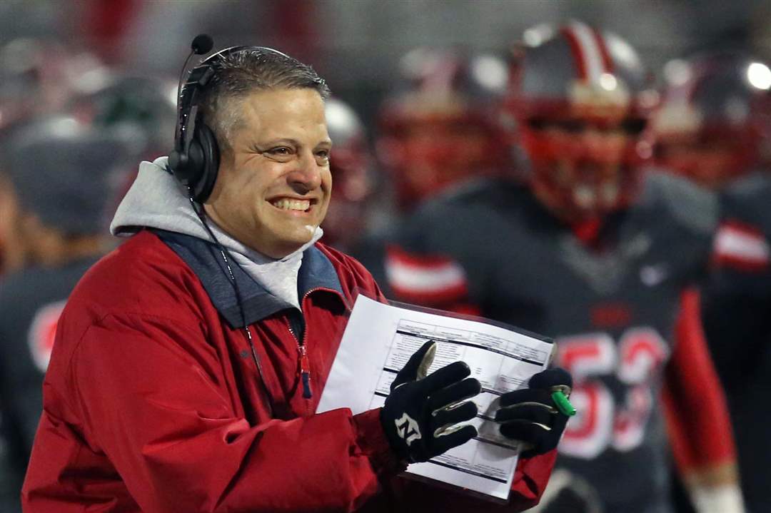 IN PICTURES: Central Catholic rolls at home - The Blade