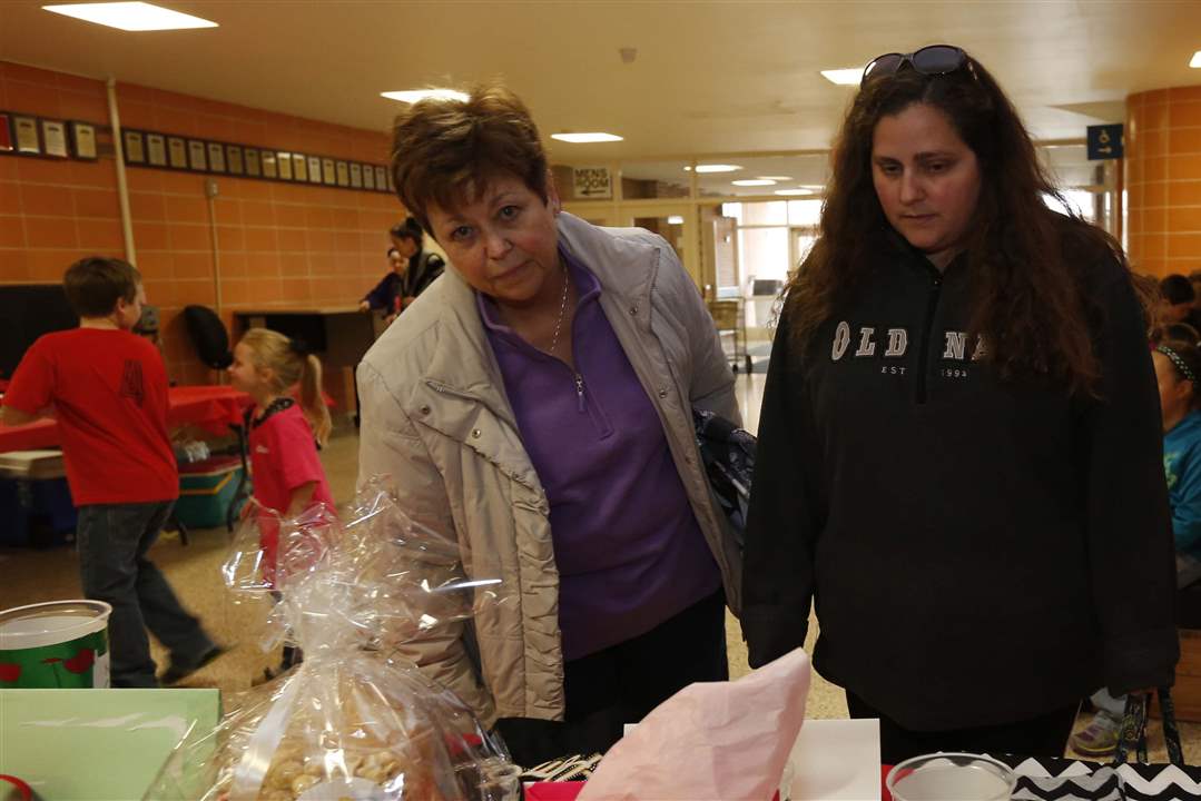 Holiday Extravaganza returns - The Blade