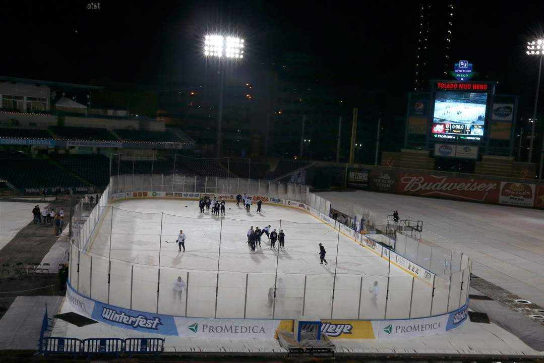 IN PICTURES: Toledo Walleye practice outdoors - The Blade