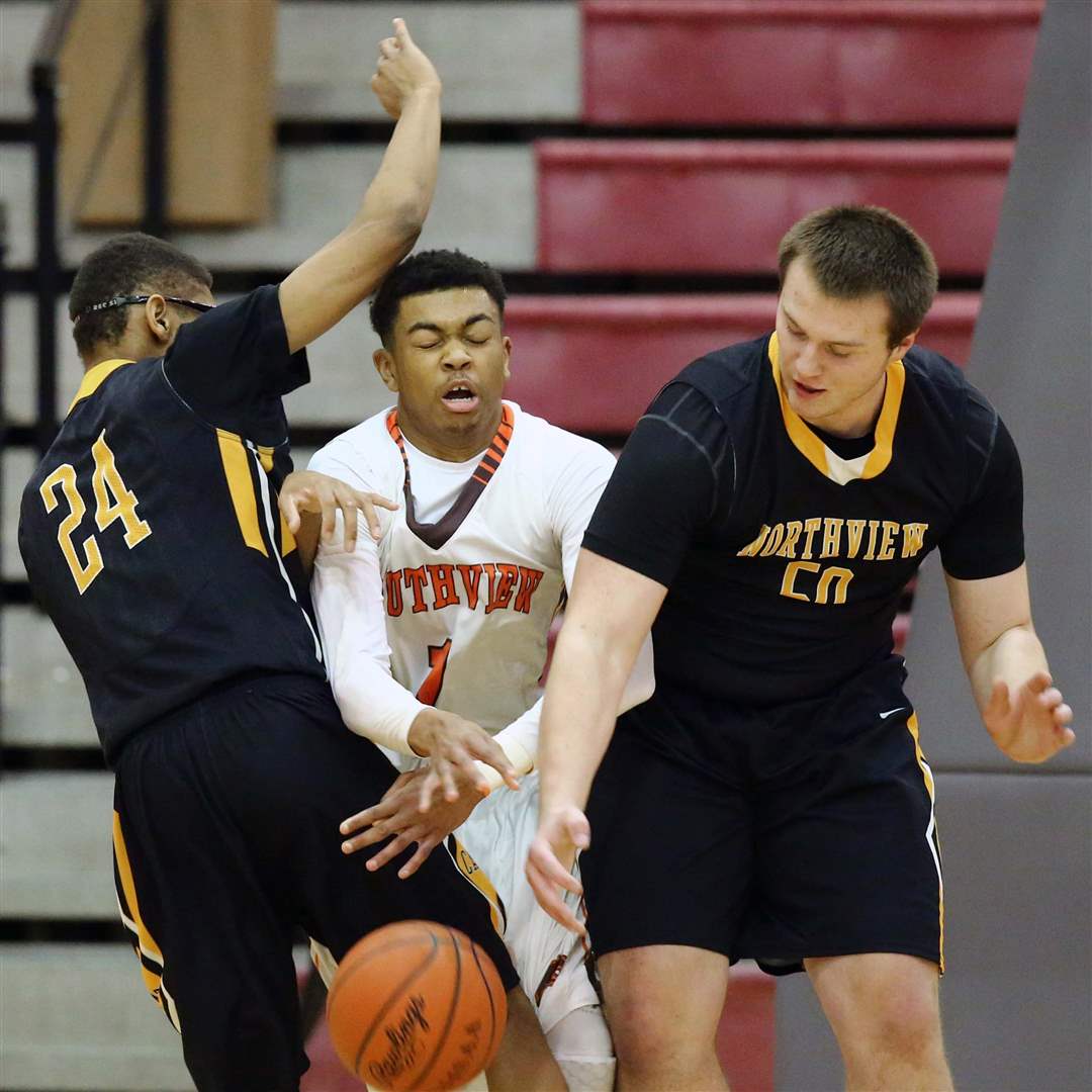 IN PICTURES: Cougars pounce on Wildcats - The Blade