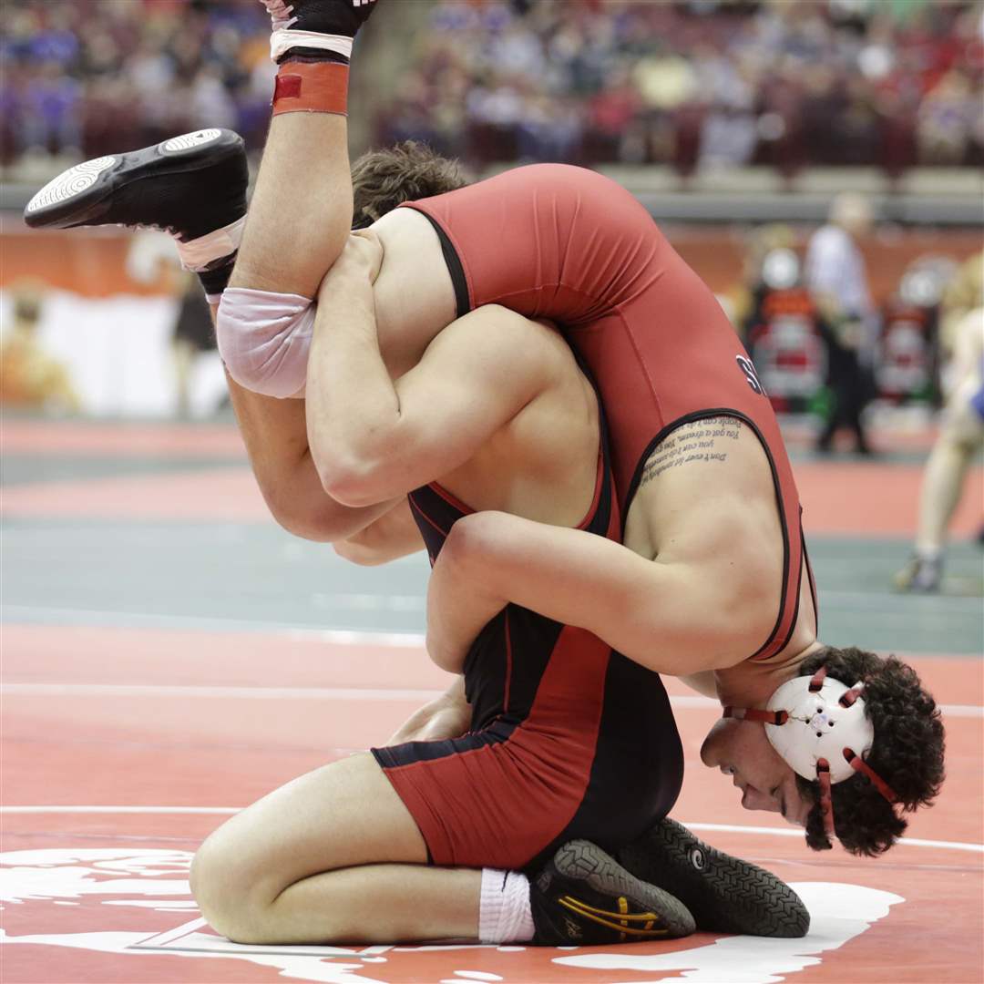IN PICTURES: 1st round of state wrestling - The Blade