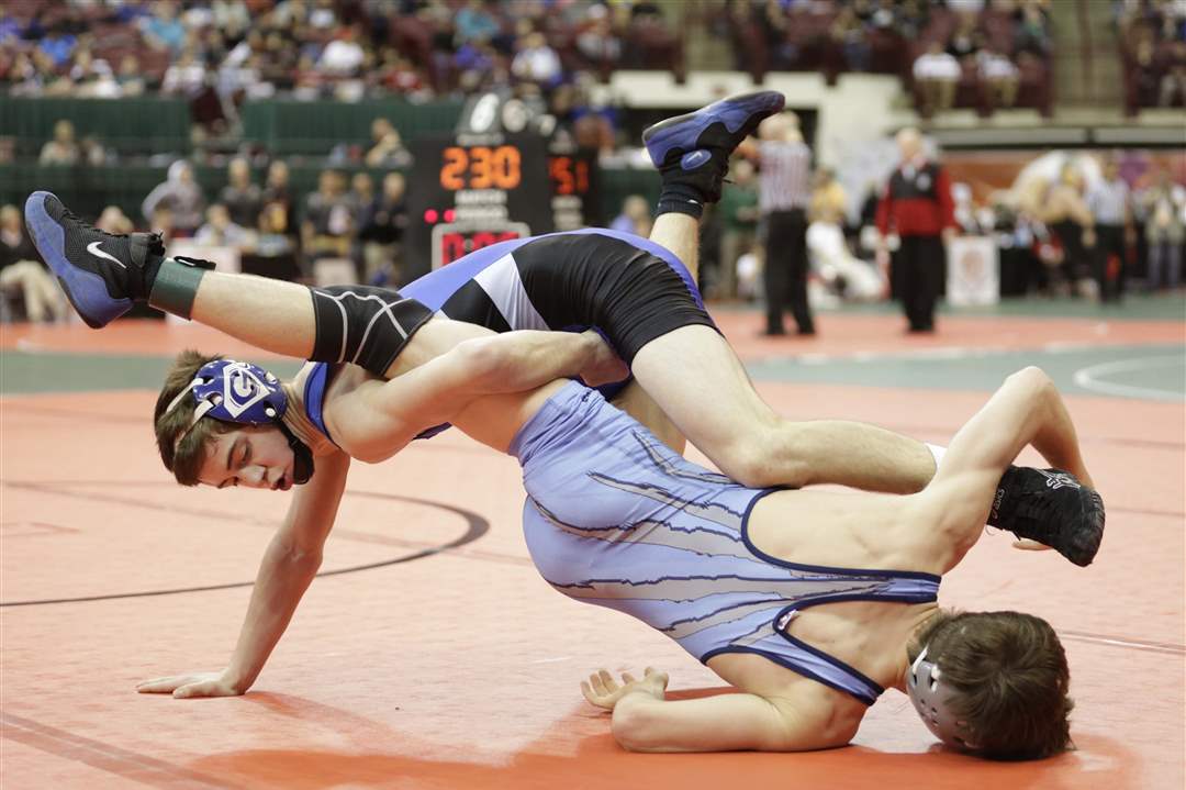 IN PICTURES: 1st round of state wrestling - The Blade