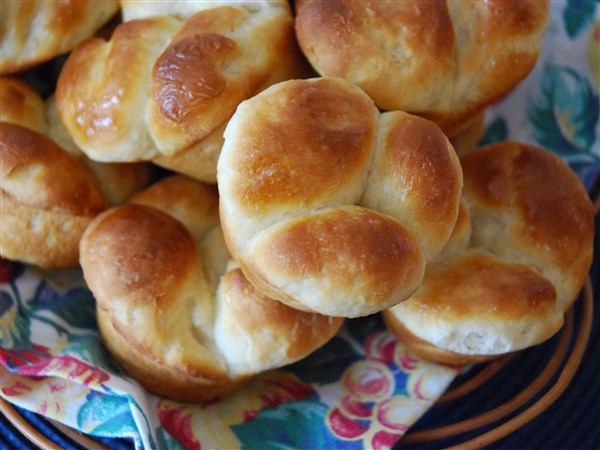 Cloverleaf rolls complete dinner | The Blade