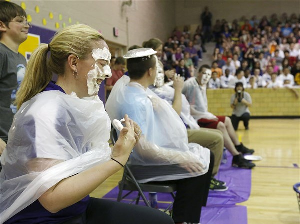 Pie toss is reward for students' generosity | The Blade