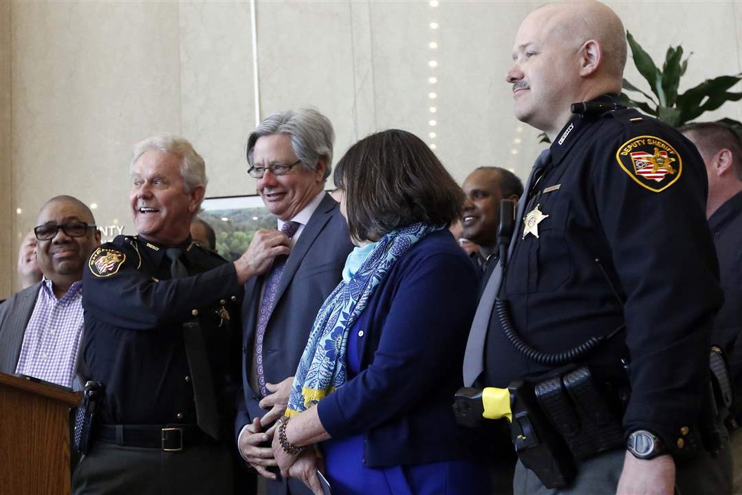 Sheriff's office purchases 17 body cameras - The Blade