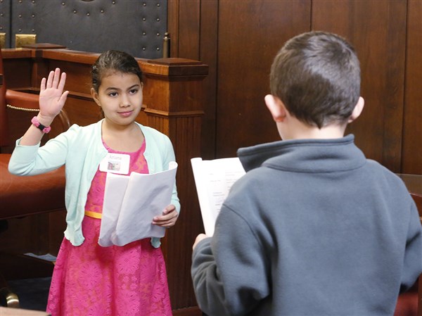 Second-graders stage mock trial | The Blade