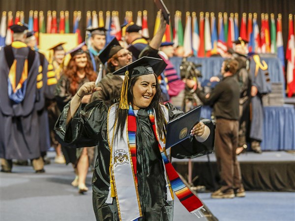 UT’s spring commencement plays out amid cheers, tears | The Blade