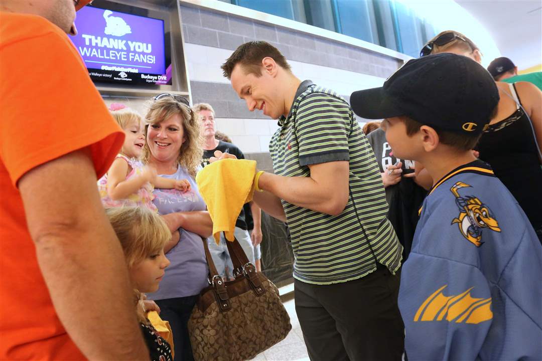 IN PICTURES: Walleye fans celebrate season to remember - The Blade