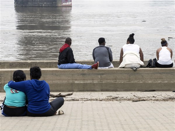 Fire chief: Crews resume search for 3 missing after pontoon boat ...