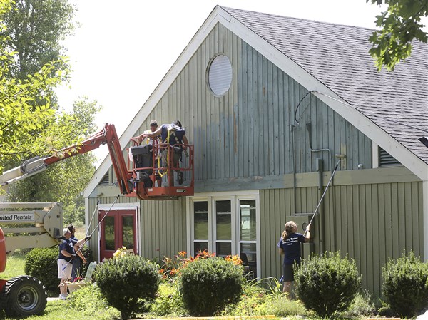 Volunteers spruce up Bittersweet Farms' barns | The Blade