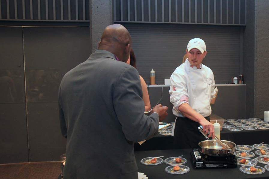 On The Town: 11-08 - The Blade