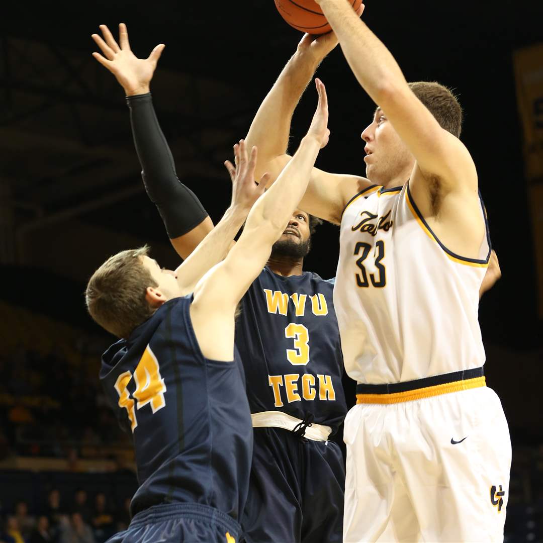 IN PICTURES: UT men's basketball wins opener - The Blade