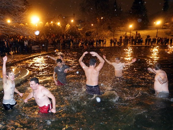 Man dies after Ohio State Mirror Lake jump | The Blade