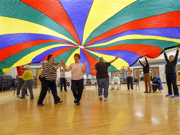 Seniors dance along during Sylvania class | The Blade