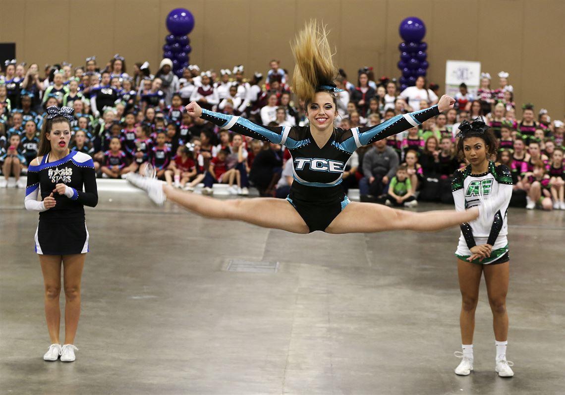 Cheerleading Toe Touch