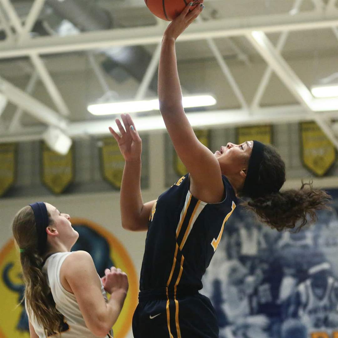 IN PICTURES: Notre Dame 61, Whitmer 46 - The Blade