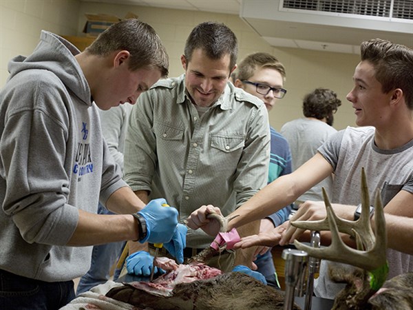 Stinky classroom draws high school students | The Blade