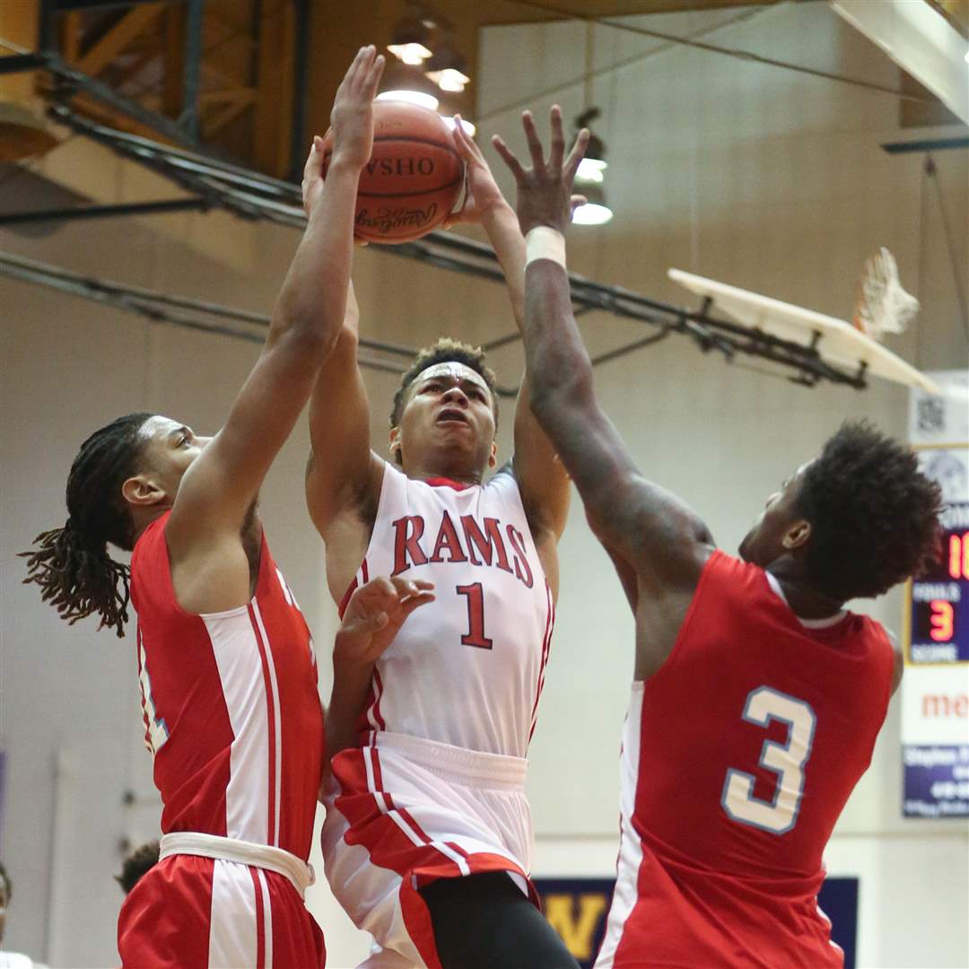 IN PICTURES: Bowsher pushes past Rogers - The Blade