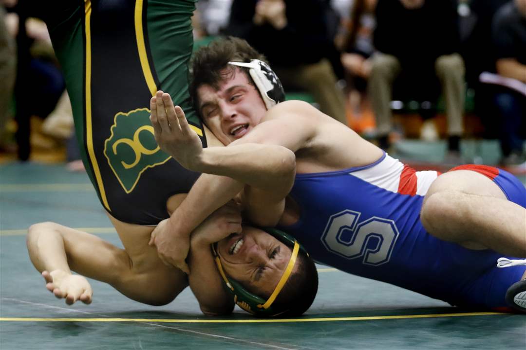 IN PICTURES: Clay dominates wrestling sectional - The Blade