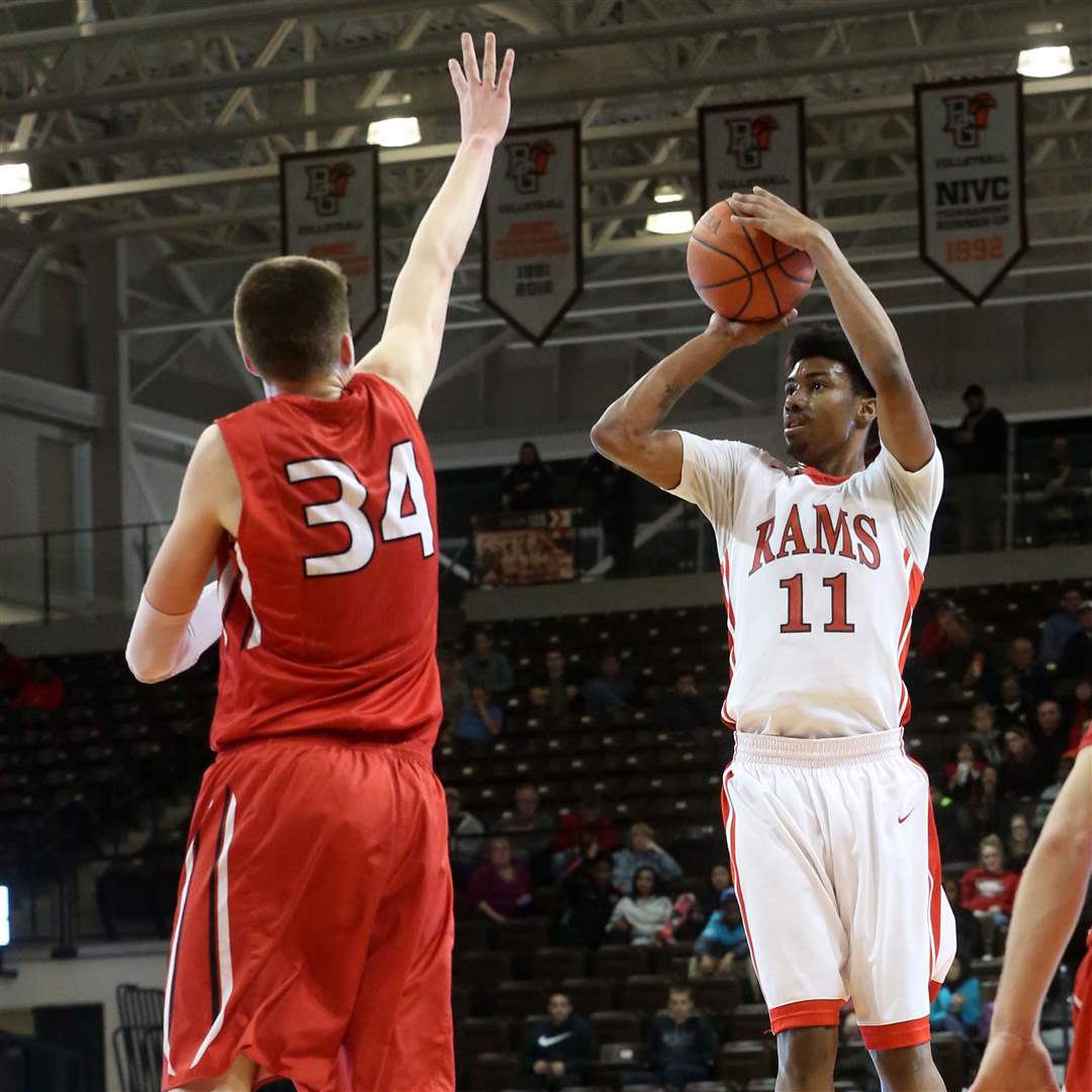 IN PICTURES: Rogers knocks off Wauseon - The Blade