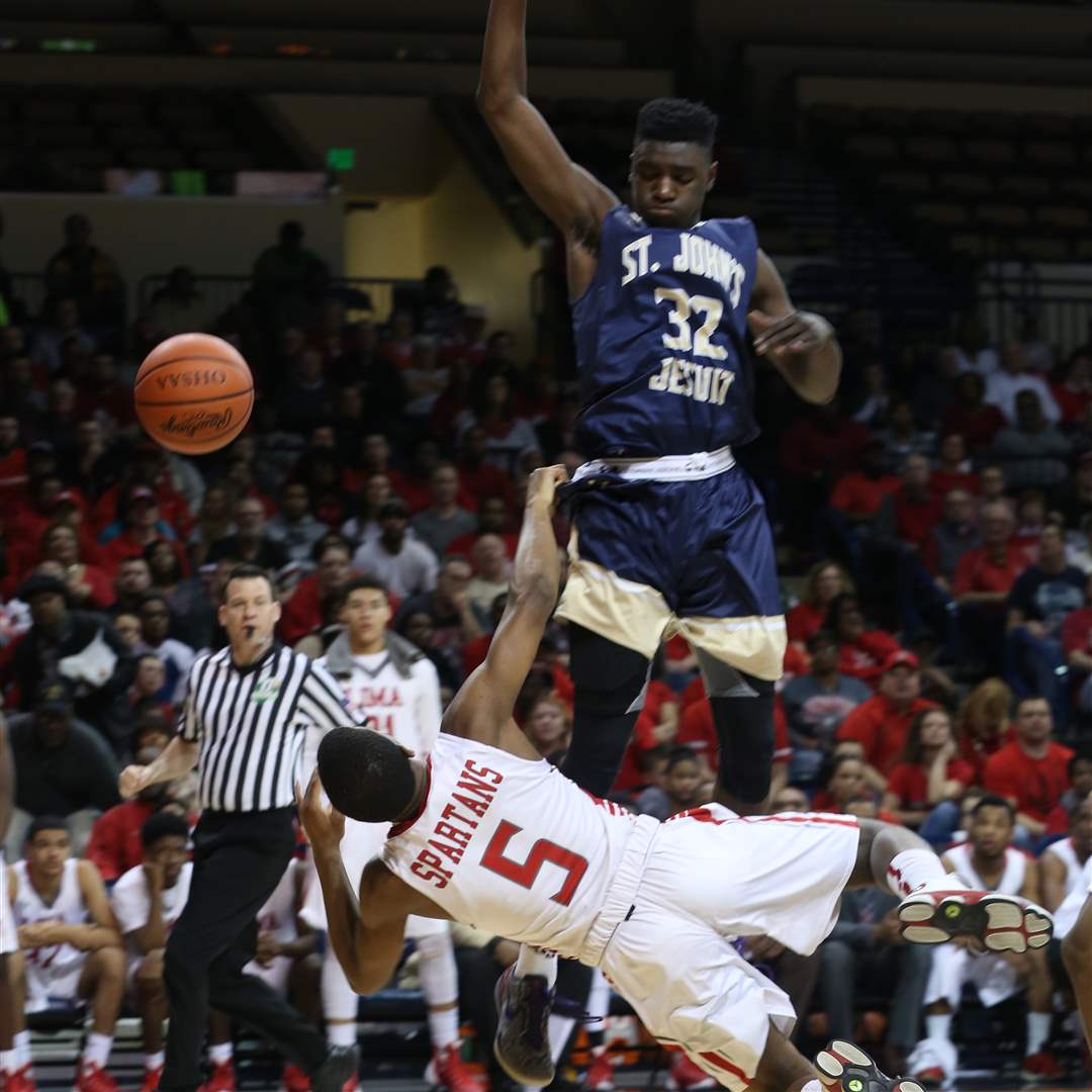 IN PICTURES: St. John's nearly pulls upset - The Blade