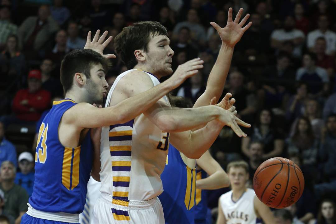 IN PICTURES: Fayette falls to Lincolnview - The Blade