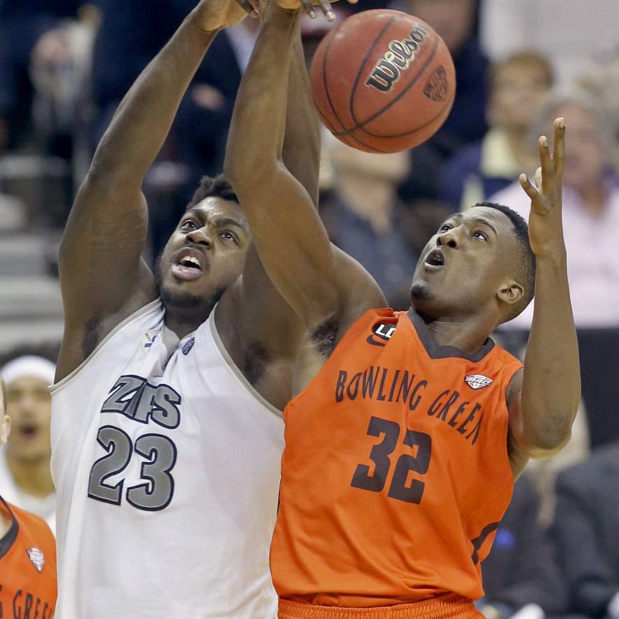 IN PICTURES: Falcons fall to Akron - The Blade