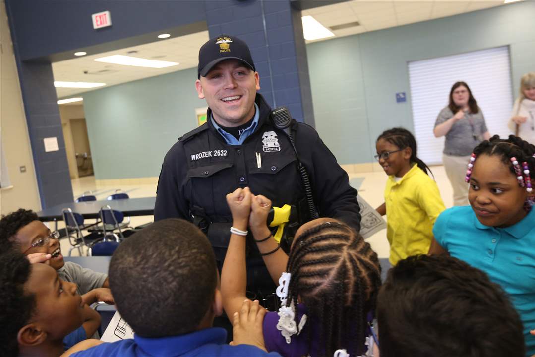 Police officers talk to second graders - The Blade