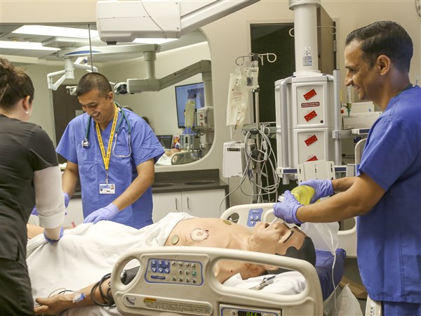 Iraqi doctors learn ER system | The Blade