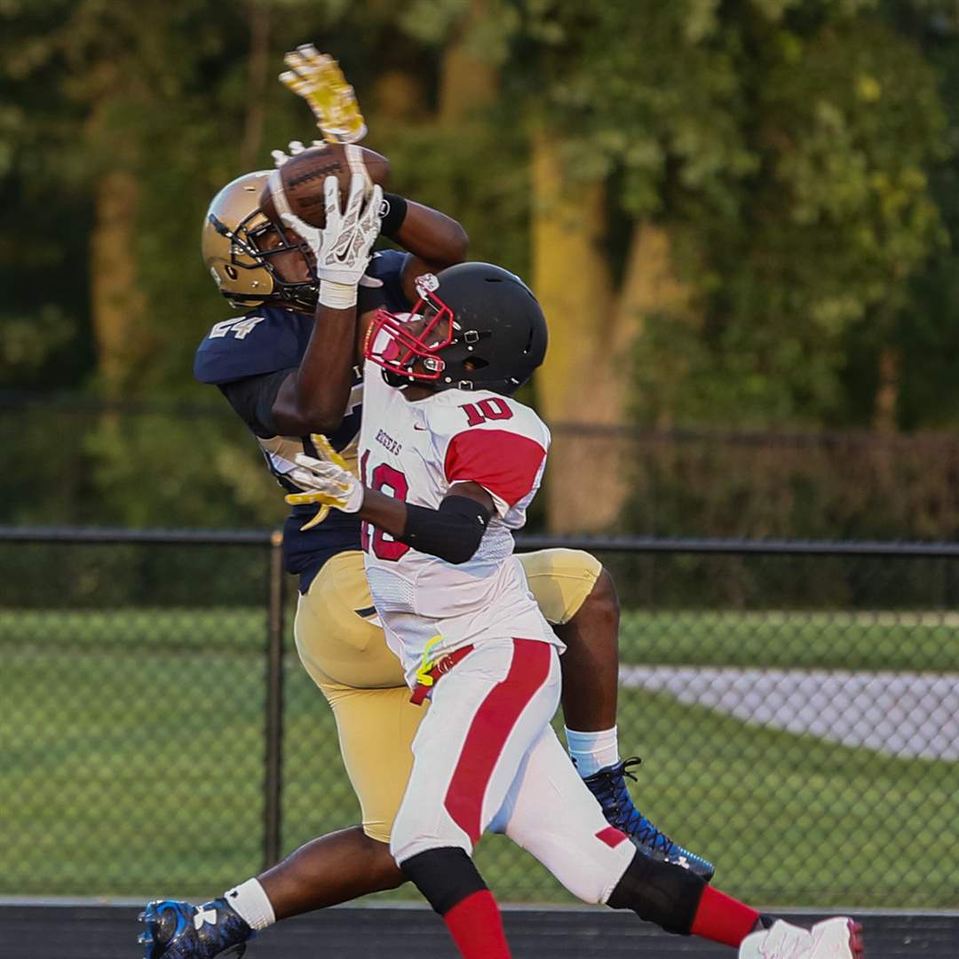 IN PICTURES: St. John's 44, Rogers 0 - The Blade
