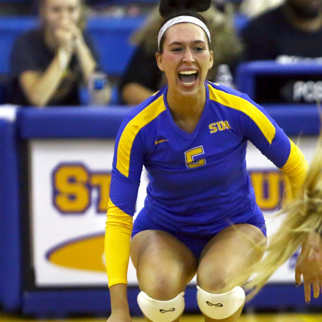 IN PICTURES: St. Ursula volleyball wins in 4 - The Blade