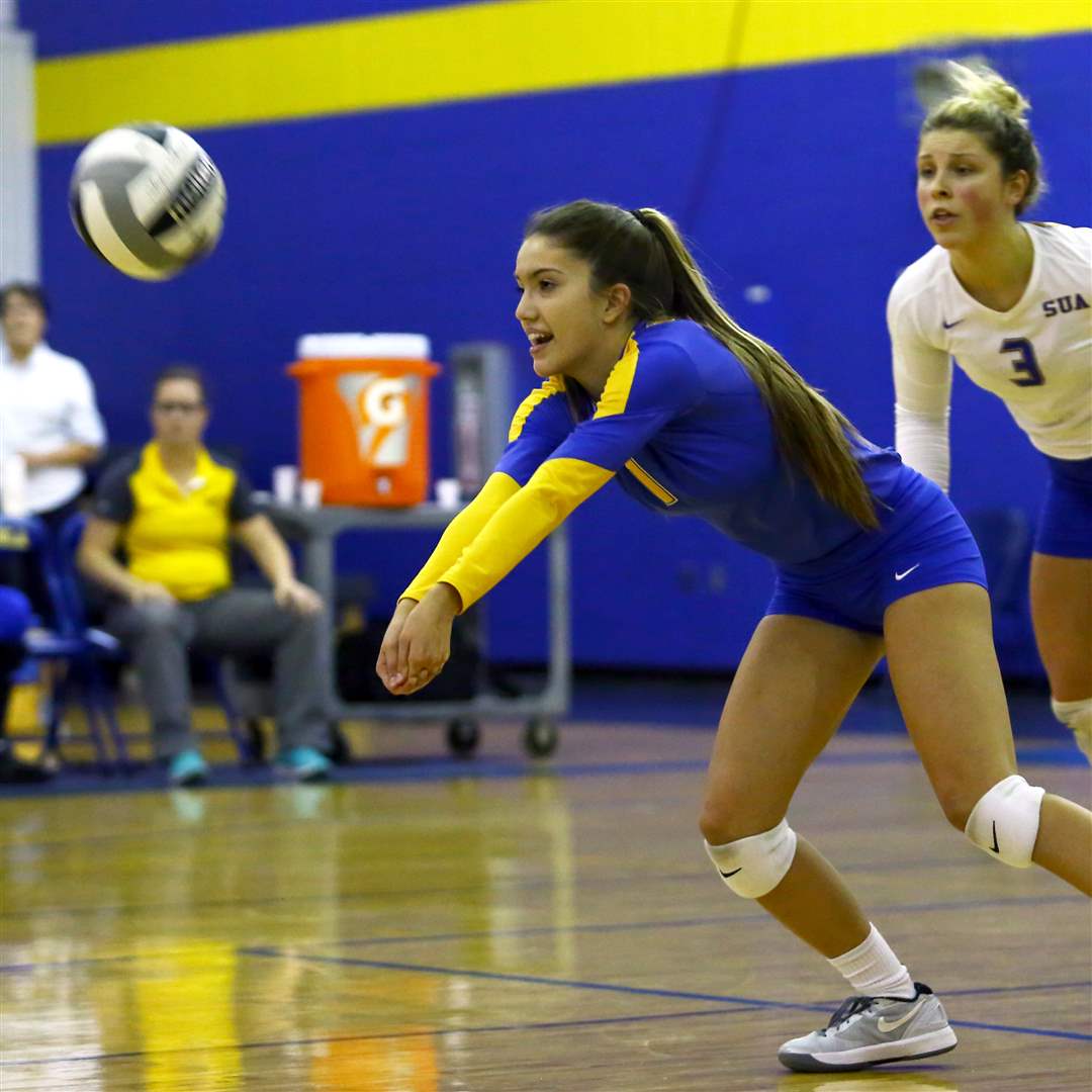 IN PICTURES: St. Ursula volleyball wins in 4 - The Blade