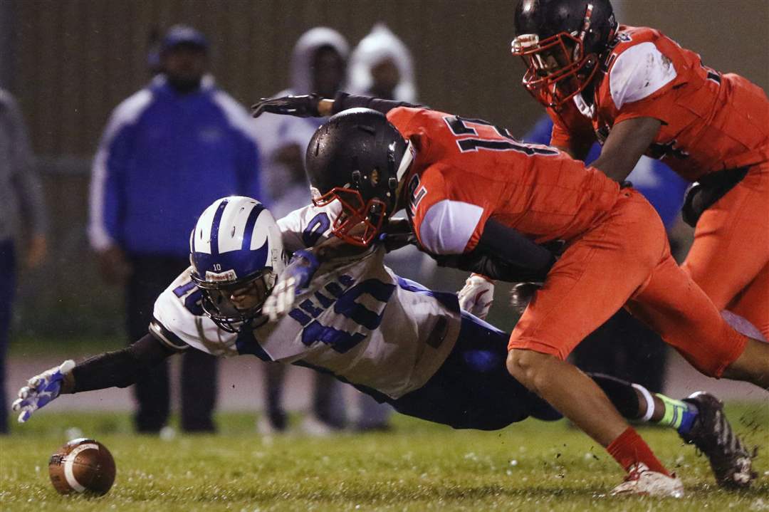 IN PICTURES: Woodward 34, Rogers 0 - The Blade