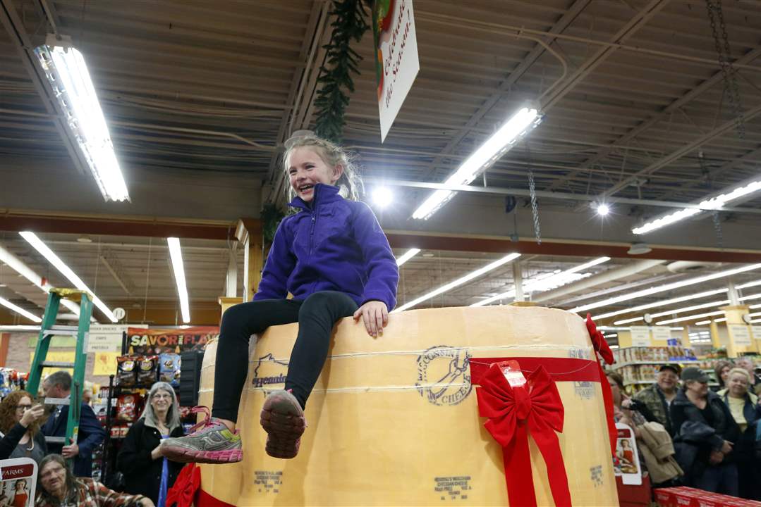 The Andersons Holiday Cheddar - The Blade