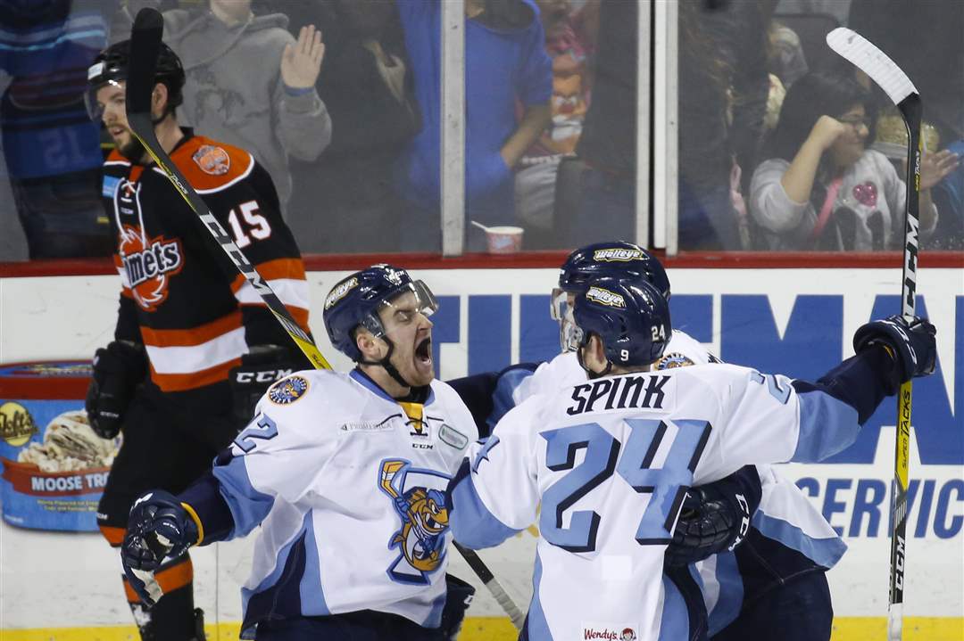 IN PICTURES: Walleye 5, Fort Wayne 4 - The Blade