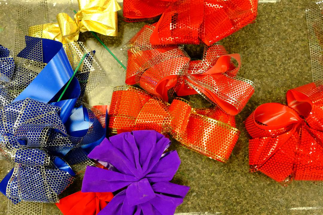 FFA holiday wreaths - The Blade