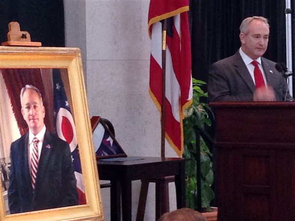 Outgoing Ohio Senate leader gets Statehouse portrait | The Blade