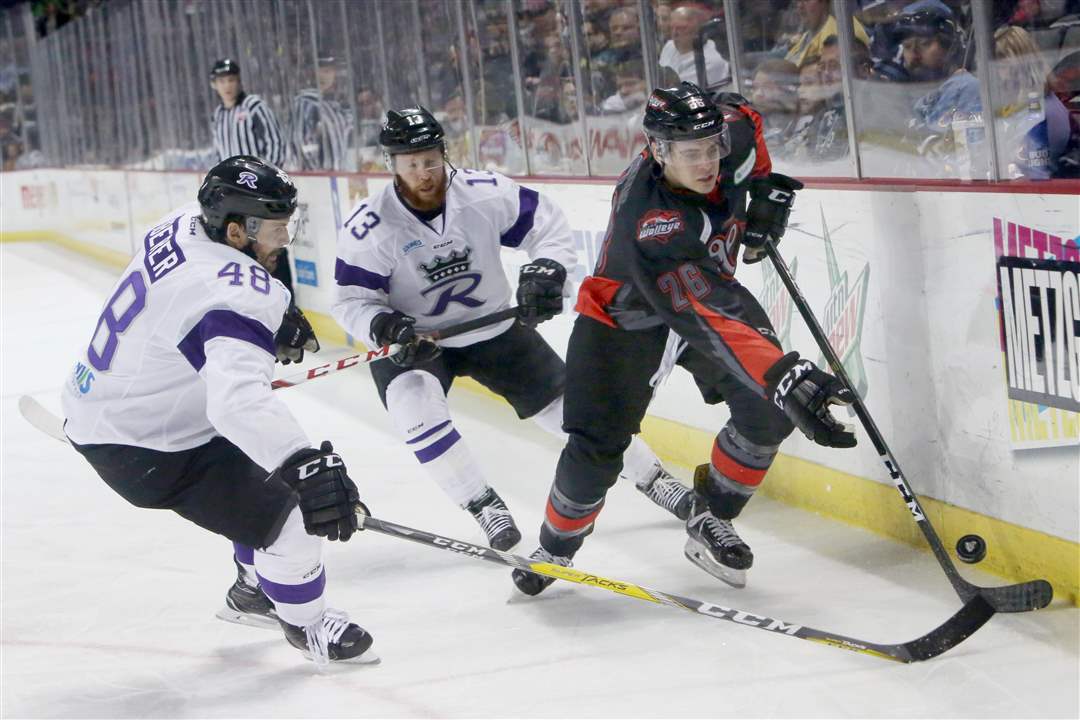 IN PICTURES: Reading 7, Walleye 5 - The Blade