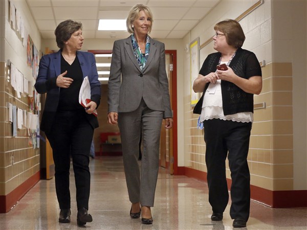 DeVos meets with teachers, students at Van Wert City Schools | The Blade